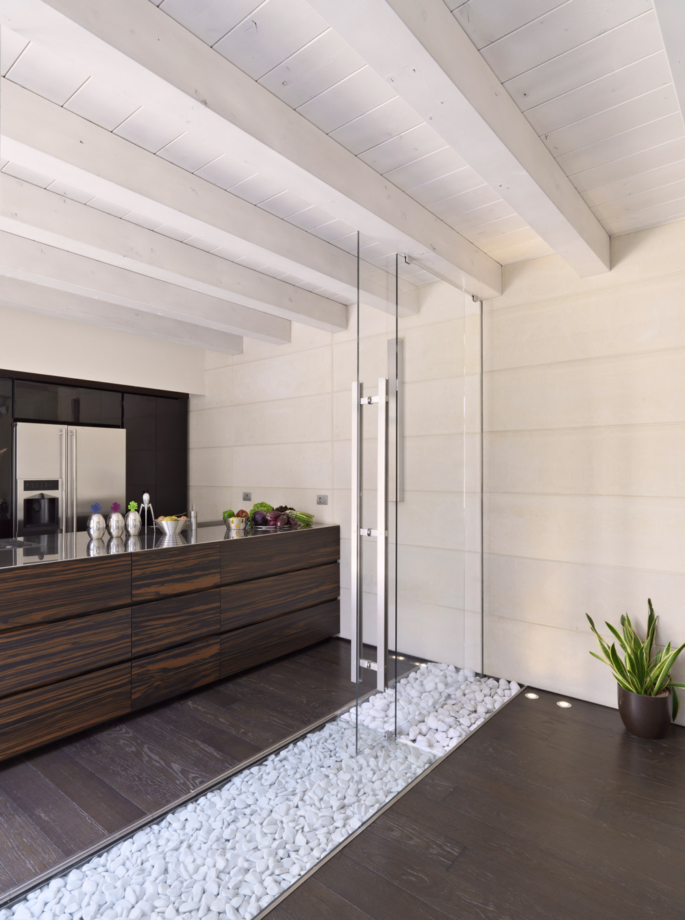 How to Enlarge Your Small Kitchen Visually